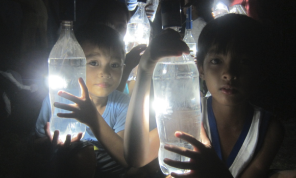 Liter of Light - Solar lamps from PET bottles to illuminate slums ...